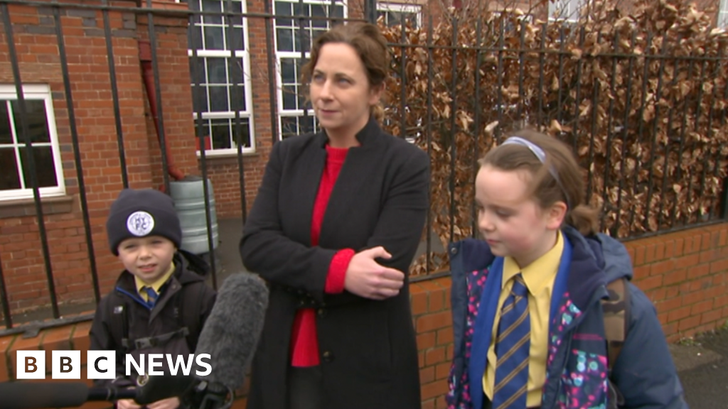 Coronavirus: Parents 'anxious' about school closures