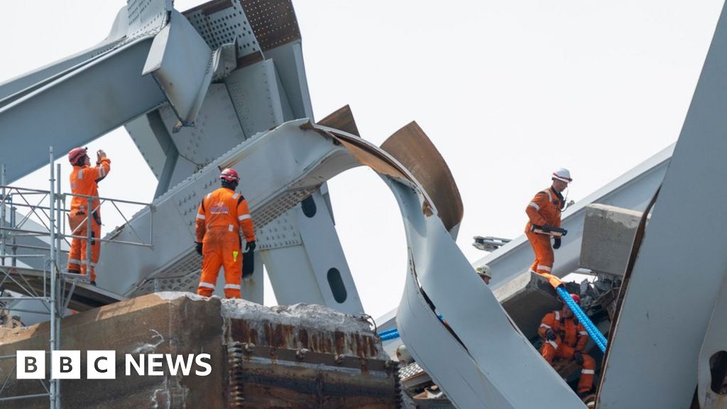 Fifth body found after Baltimore bridge collapse - BBC News