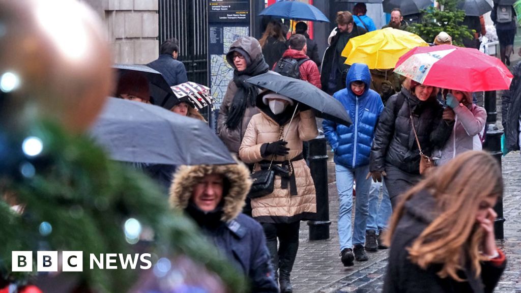UK weather: Temperatures jump by 15 degrees as heavy rain predicted