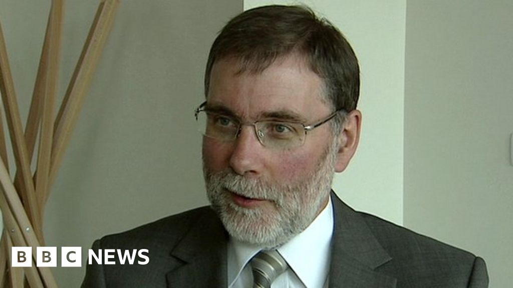 Casement Park inquiry: Call for Nelson McCausland to step down - BBC News