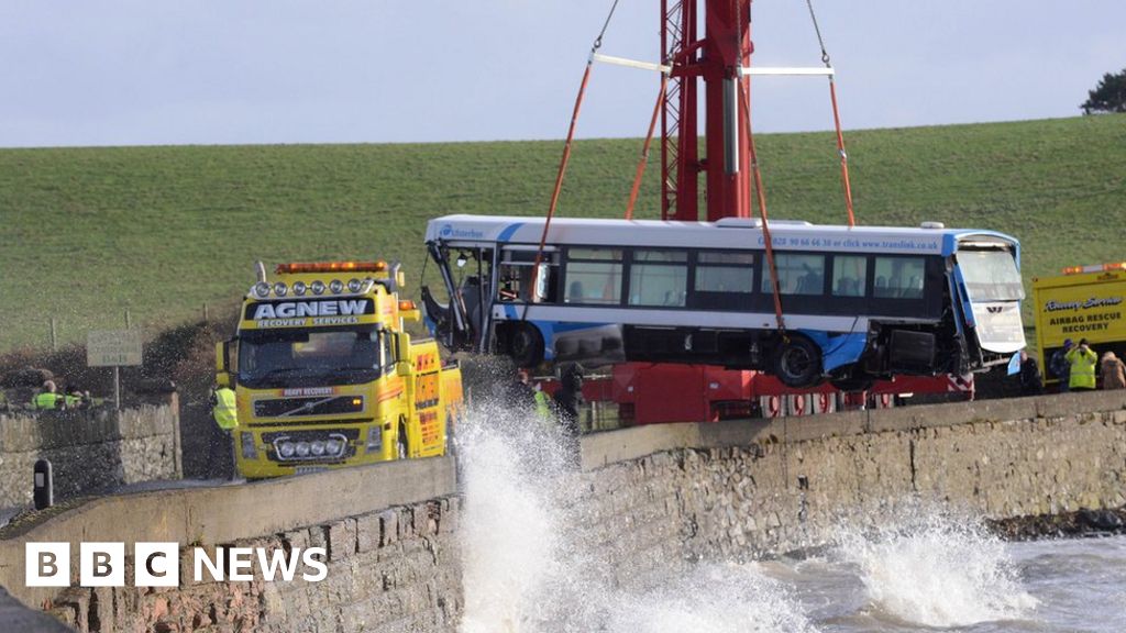 County Down: Bus removed from beach following crash - BBC News