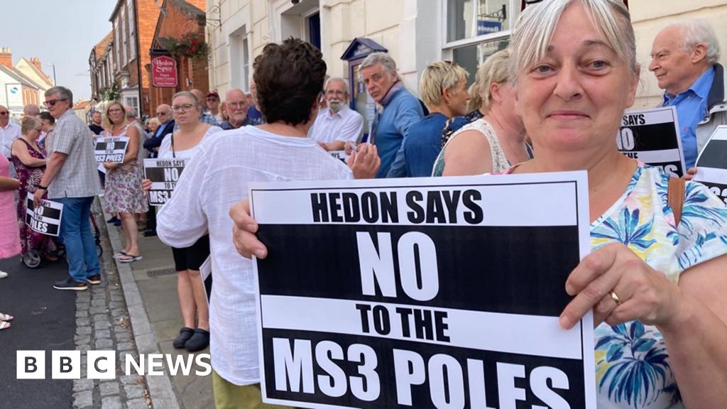 Protest in Hedon over plans to erect broadband poles in town - BBC News
