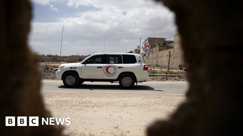 Syria conflict: Vital aid 'not reaching most Syrians' - UN - BBC News
