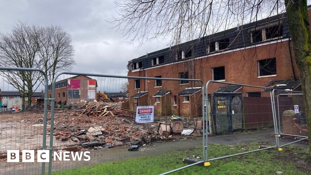 Life among the rubble for estate's last families - BBC News