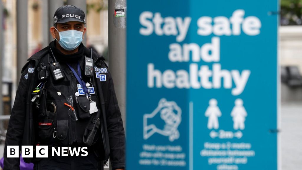 Leicester lockdown: New laws come into force - BBC News