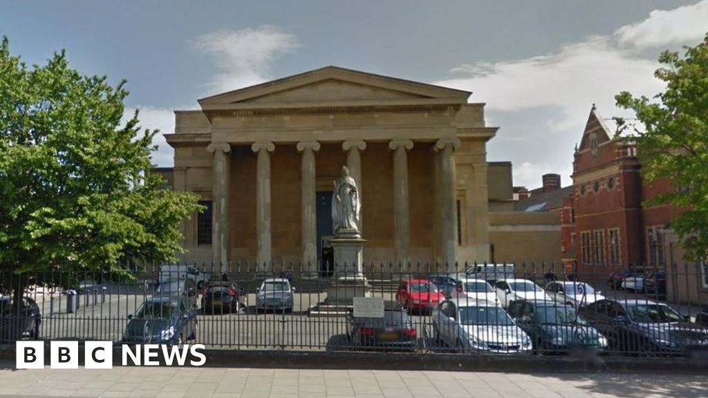 PC Michael Darbyshire: Jurors fail to reach verdicts - BBC News