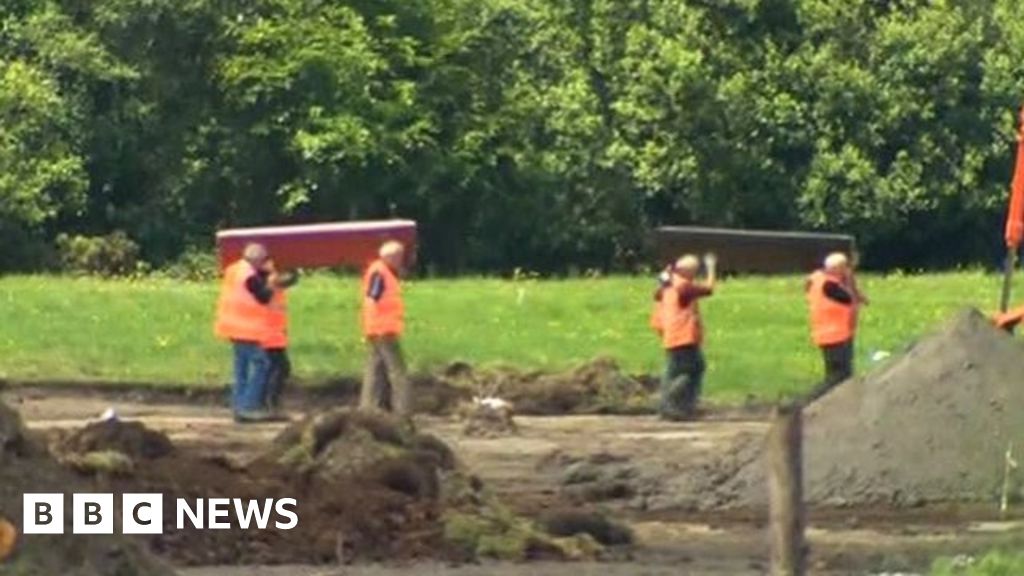 Disappeared families emotional as remains found - BBC News