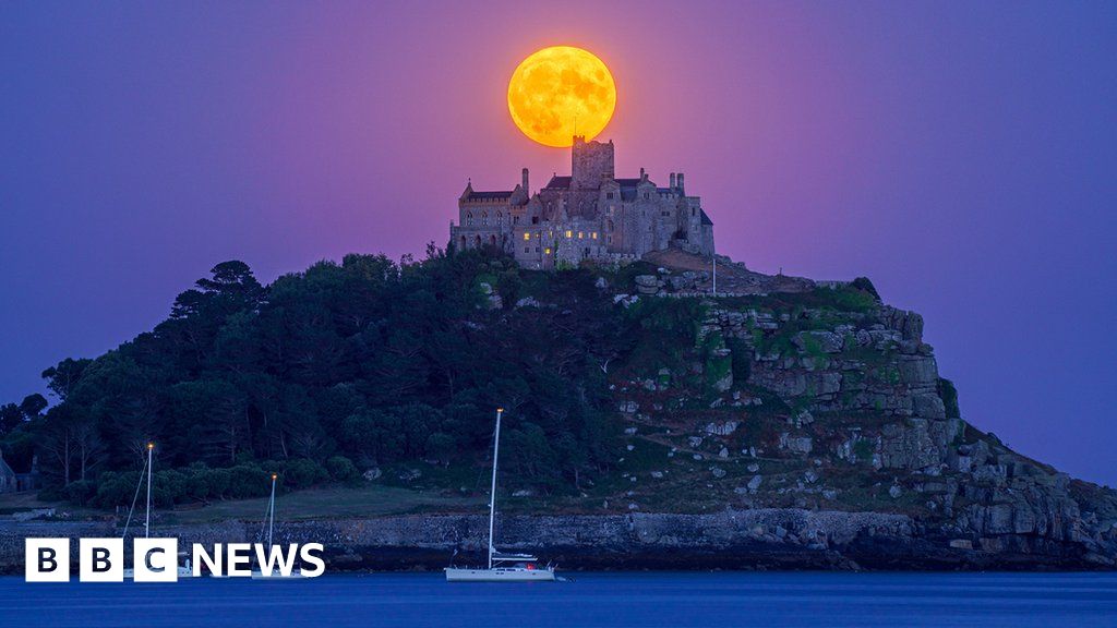 Sturgeon Moon lights up South West sky - BBC News