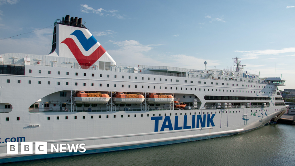 Ukrainian refugees to leave Edinburgh cruise ship - BBC News