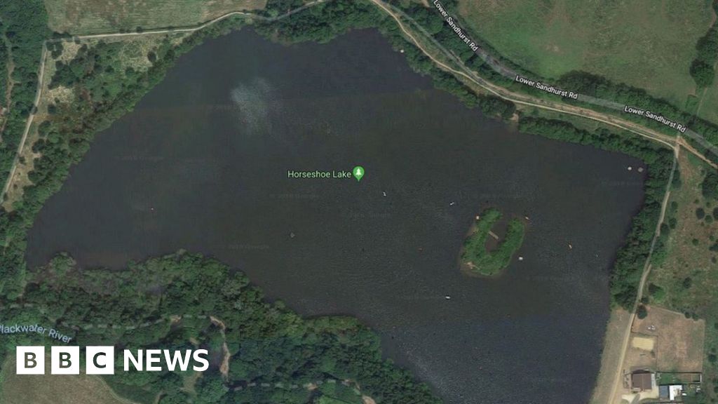 Sandhurst lake to become country park - BBC News