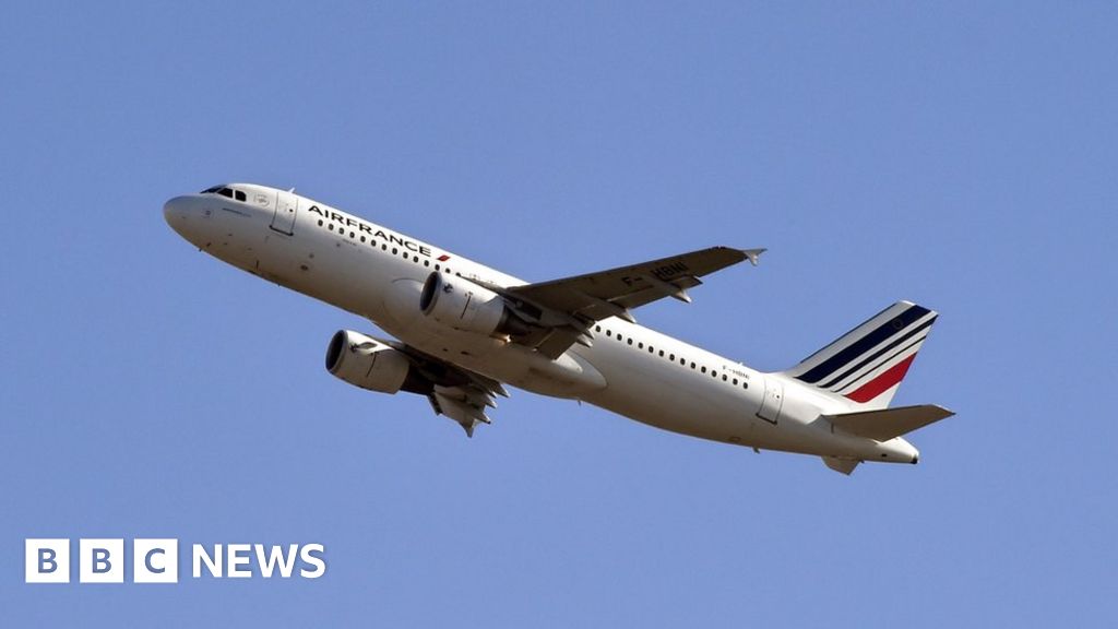 Air France-KLM to launch lower-cost airline - BBC News