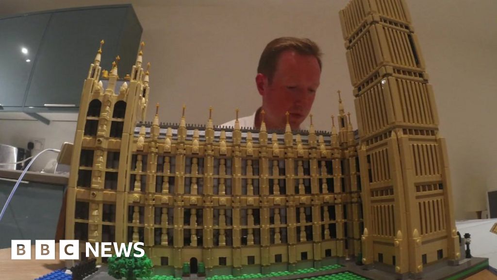 Building Lego replica model of Westminster parliament - BBC News