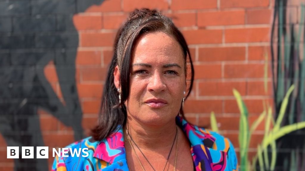 Manchester stab victim's mum backs mandatory jail terms for knife carrying Manchester stab victim's mum backs mandatory jail terms for knife carrying