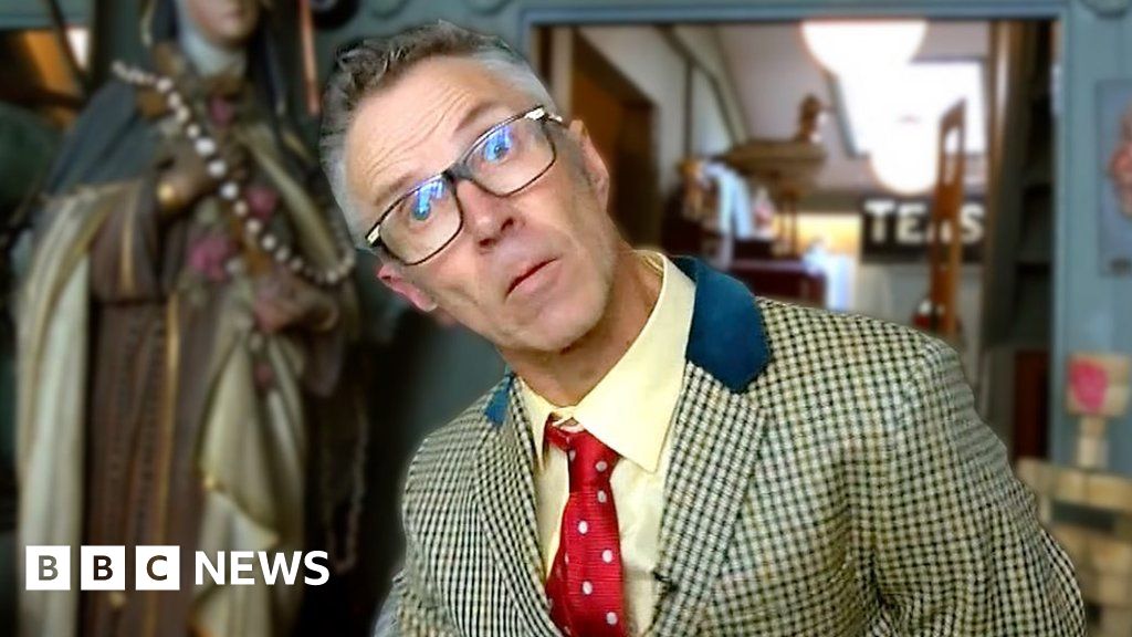 Hampshire artist talks about life with Parkinson's disease - BBC News