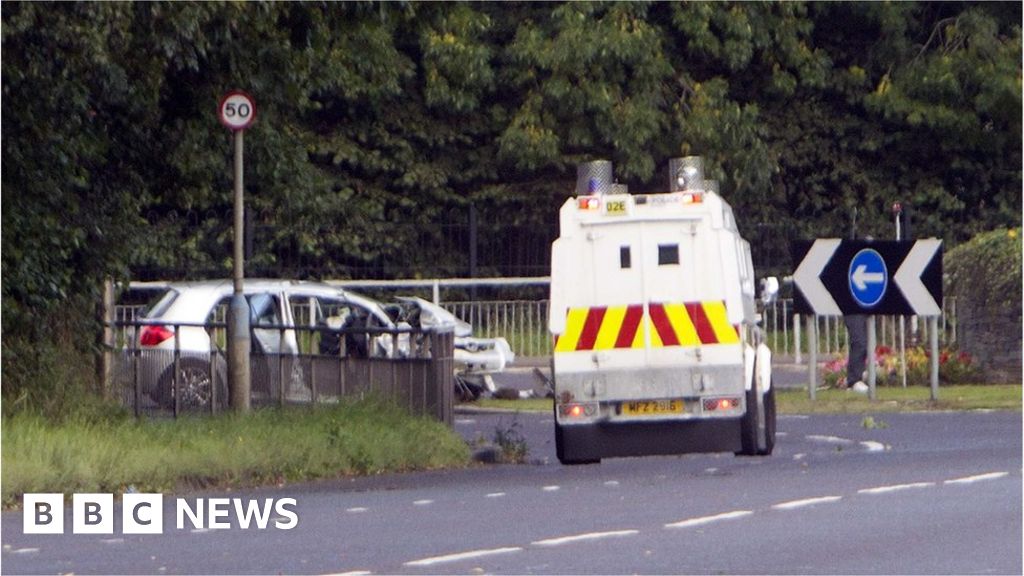 Man killed in Dunmurry roundabout car crash - BBC News