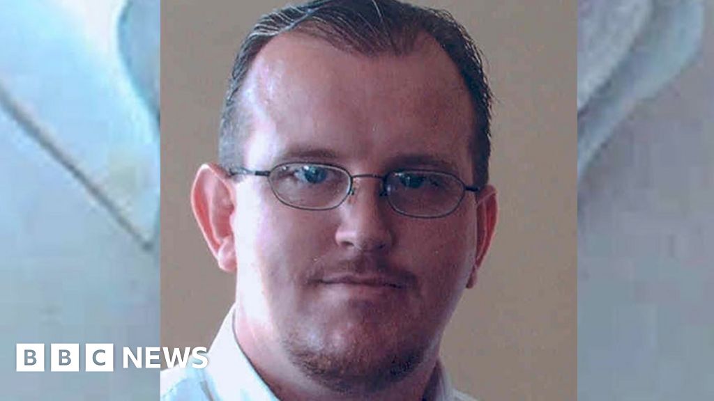 Wayne Oglesby murder: Shaun McCook jail term review fails - BBC News