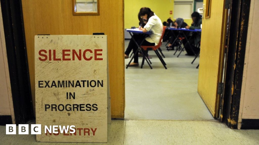 OCR exam board admits Psychology test paper 'mistake' - BBC News