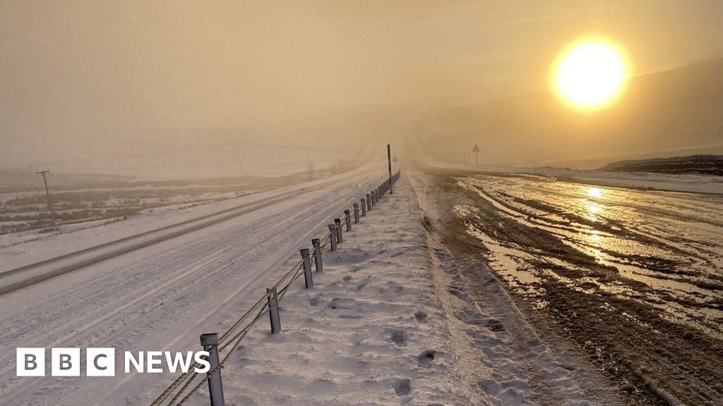 Snow in Yorkshire closes schools and brings travel problems - BBC News
