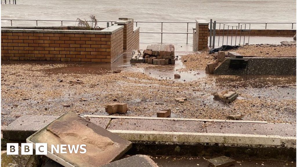 Devon and Cornwall flood warnings remain in wake of storm - BBC News