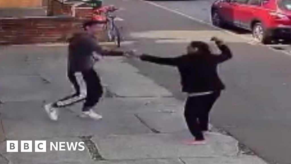 Shop worker defends herself with shoe after robbery - BBC News