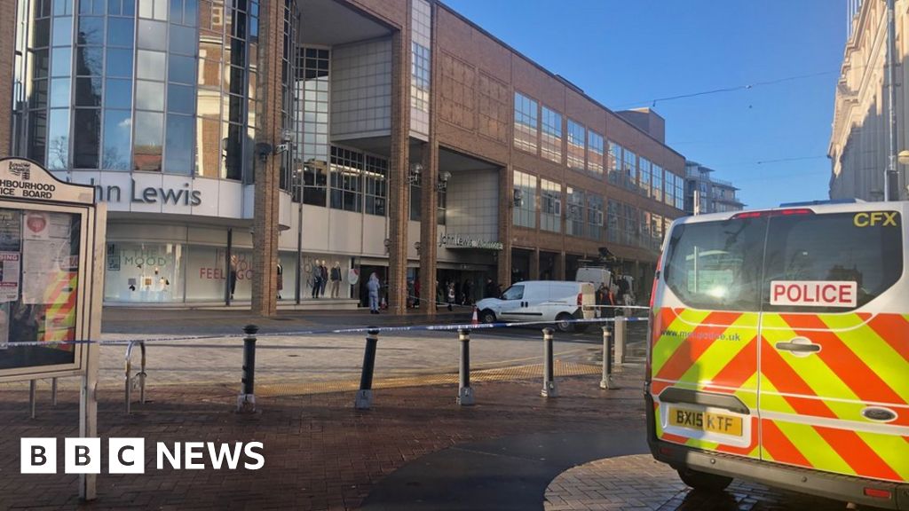 Kingston stabbing: Teenager Archie Beston dies days after attack - BBC News