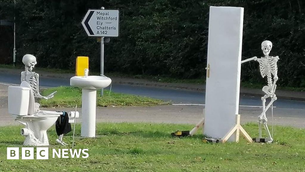 Skeleton on toilet spooks drivers at Cambridgeshire roundabout