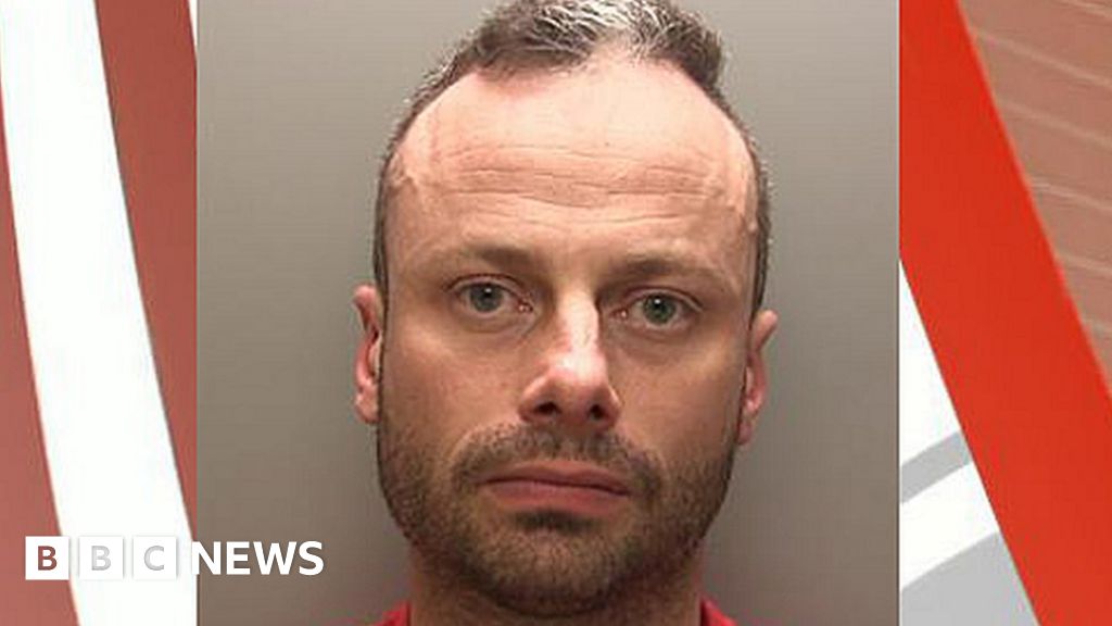 Mark Warwick jailed over child sex and abduction offences - BBC News