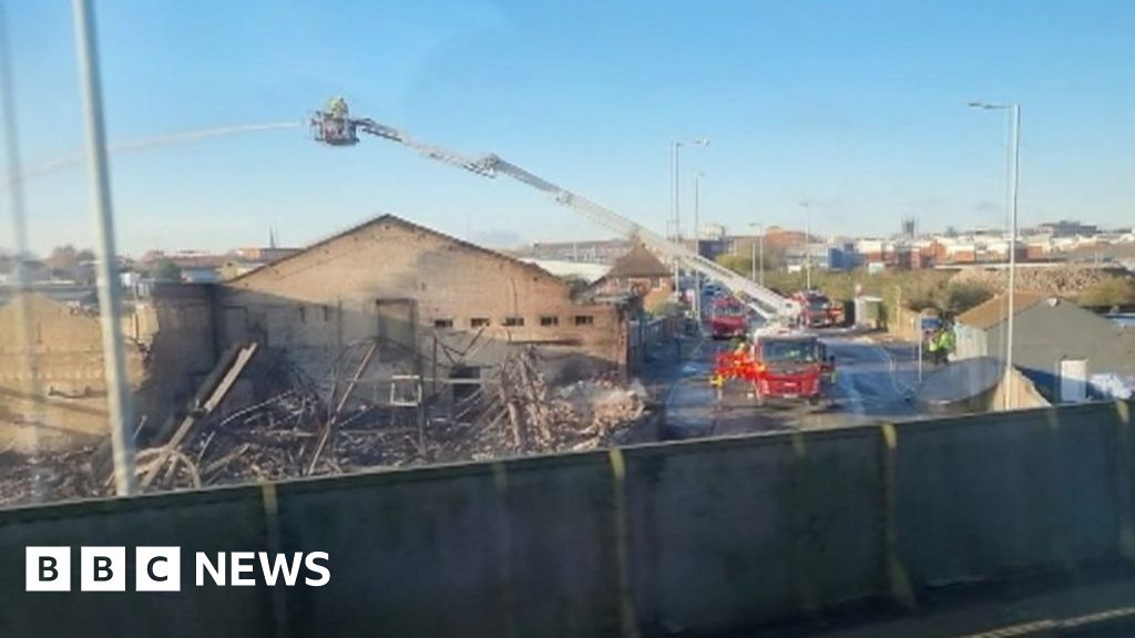 Trains passing through area again after Wolverhampton fire - BBC News