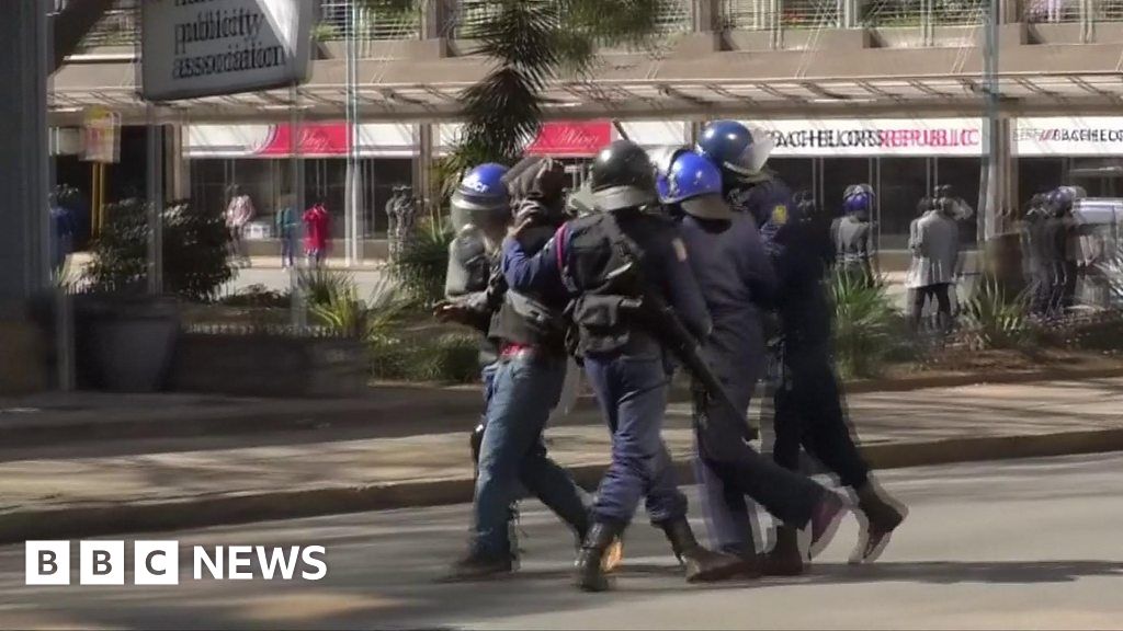 Zimbabwe protests: Police disperse opposition rally - BBC News