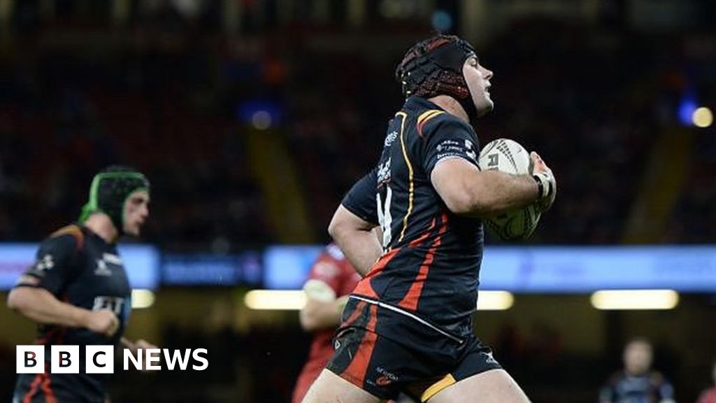 Ex-rugby player Adam Hughes talks of concussion 'daze'