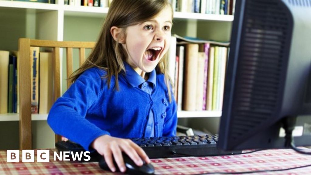 Child tracker firm in 'hack' row - BBC News
