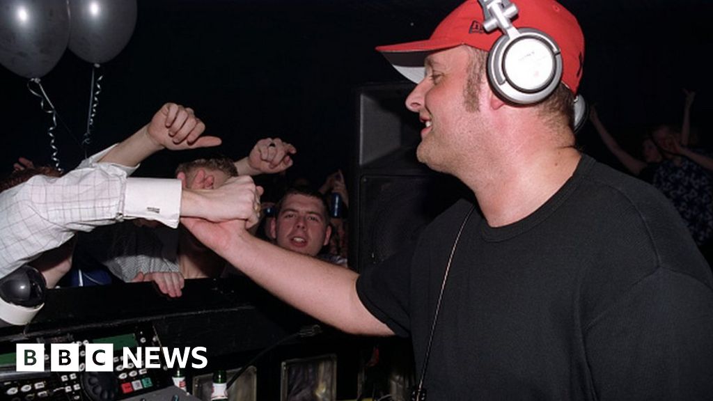 Tenby dance night cancelled over DJ Dave Pearce illness - BBC News