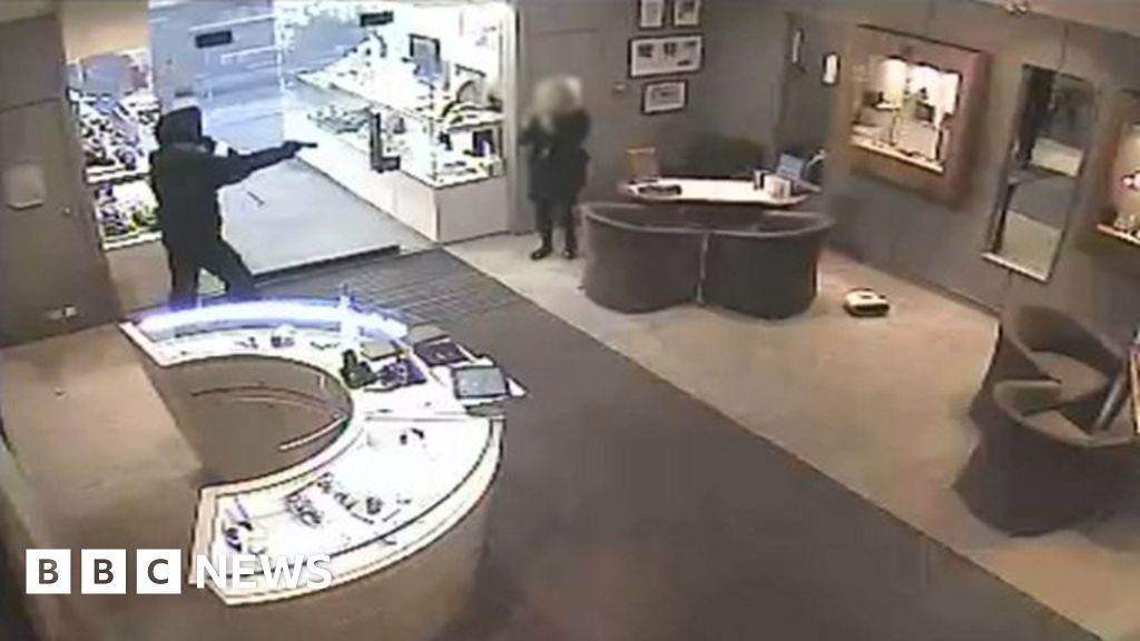 Armed Robber Steals £250 000 Of Watches In Edinburgh Bbc News