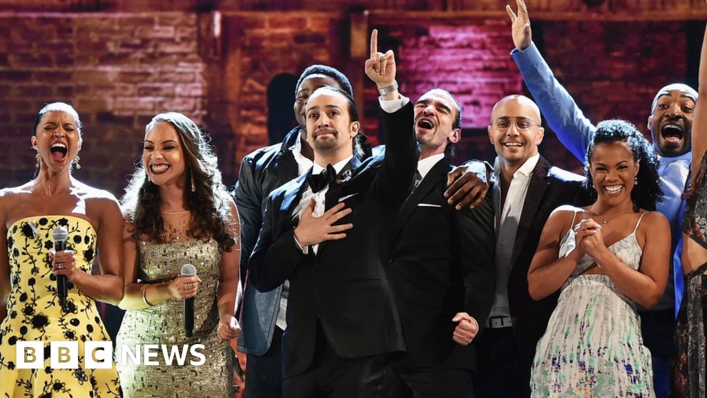 US Congress fights ticket-grabbing bots - BBC News