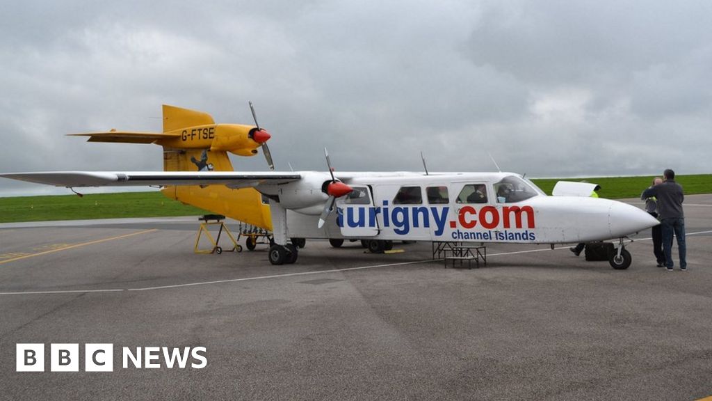 Guernsey introduces protection for Alderney air links - BBC News
