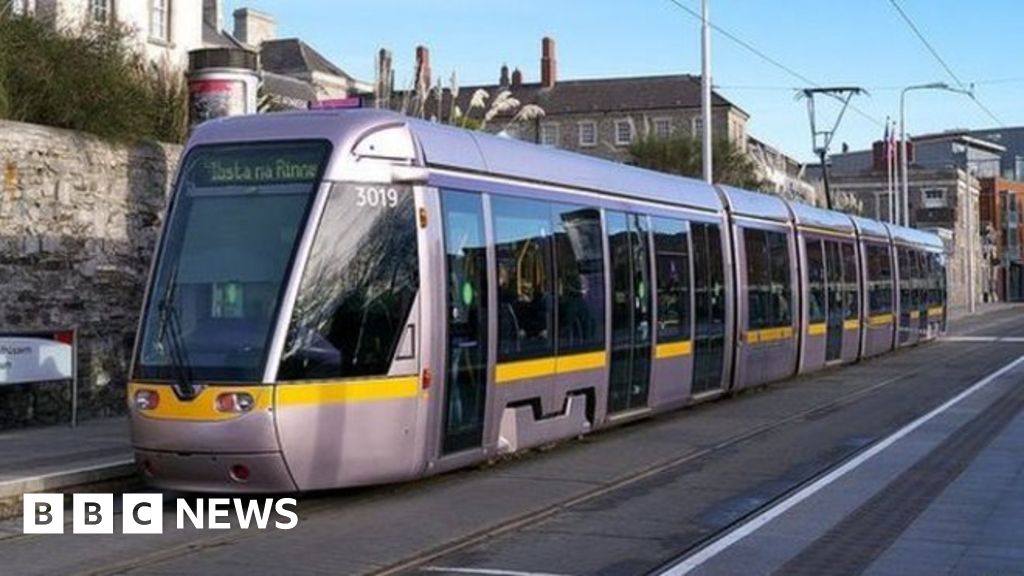 'Shutdown of Luas appears inevitable', trade union Siptu warns - BBC News