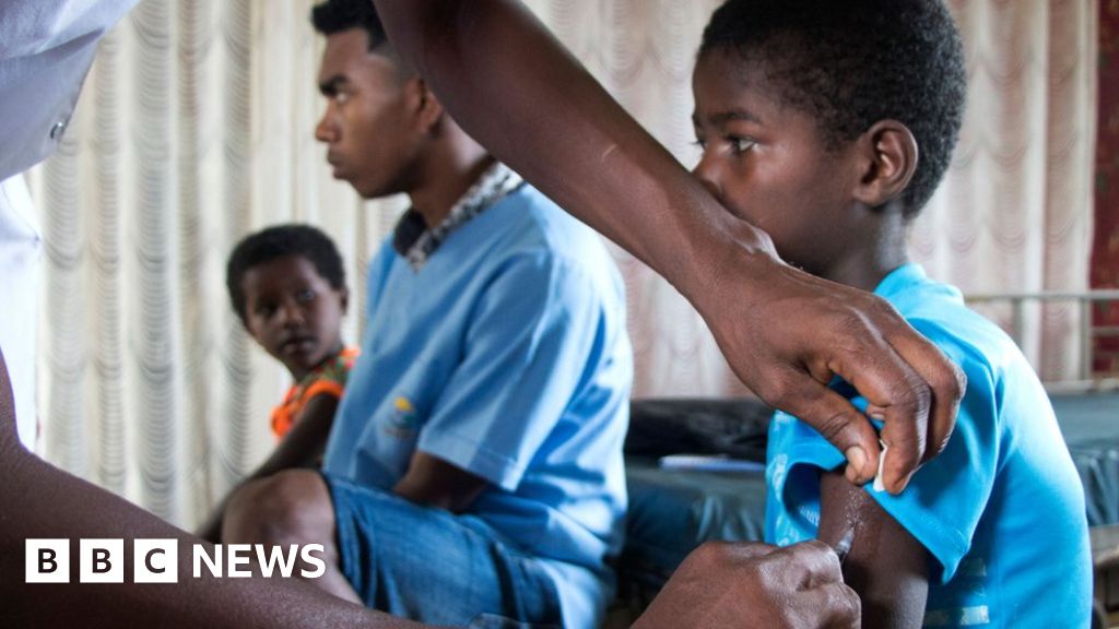 Measles cases quadruple globally in 2019, says UN - BBC News