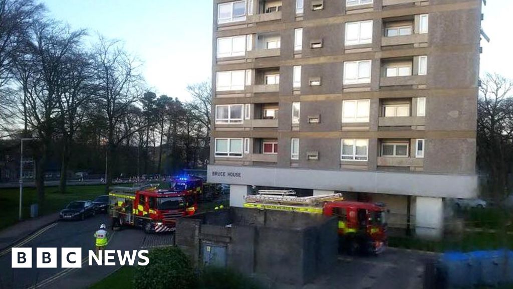 Fire tackled at Aberdeen tower block - BBC News