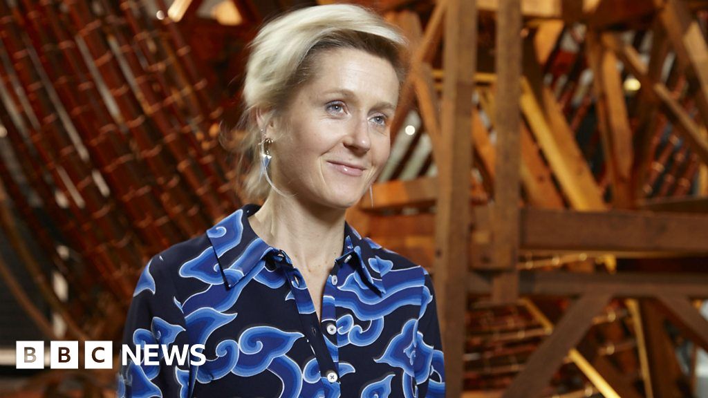Martha Lane Fox: Facebook 'dragging its heels' - BBC News