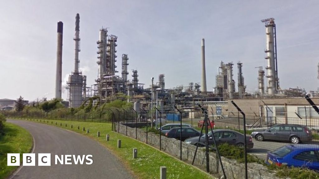 Valero submit £100m Pembroke oil refinery plans to 'secure jobs' - BBC News