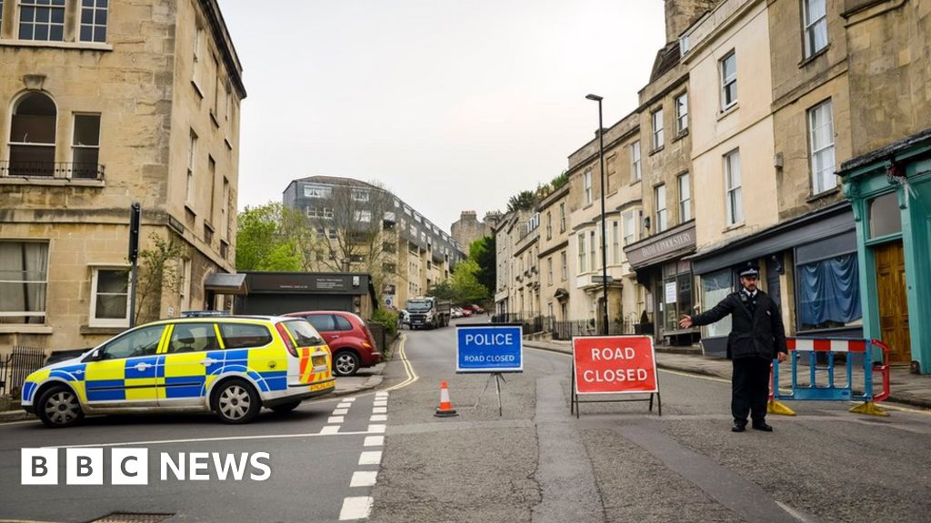 Bath WW2 bomb scare: Hundreds of homes evacuated - BBC News