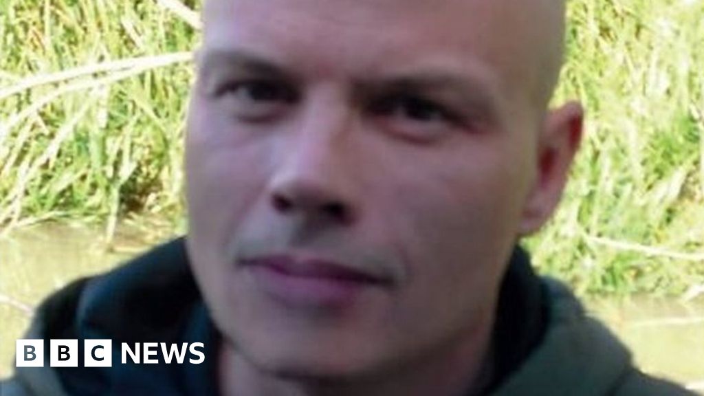 Mark Cookson: Family seek justice seven years after man's death - BBC News