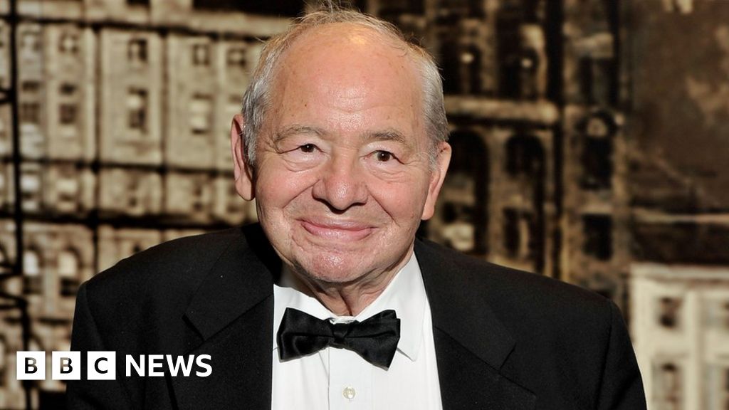 Morse creator Colin Dexter remembered in Oxford - BBC News