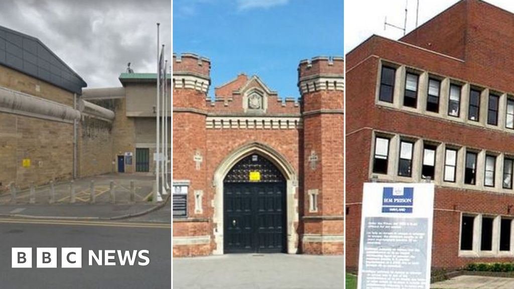 Prisoner 'attacked officers and fellow inmate' - BBC News