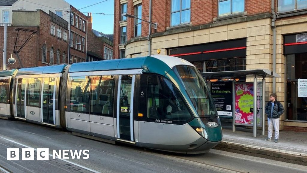 Nottingham network disrupted after 'difficulty defrosting trams' - BBC News