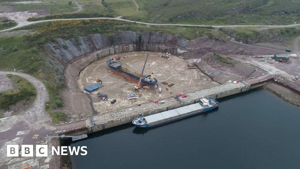 Permission given for expansion of Kishorn dry dock - BBC News