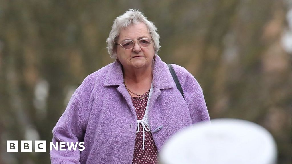 Dunstable woman 'killed partner for urinating in conservatory' - BBC News