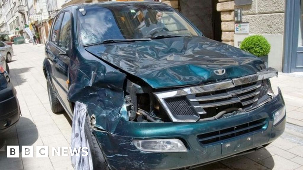 Austria car crash: 'People were shouting and crying' - BBC News