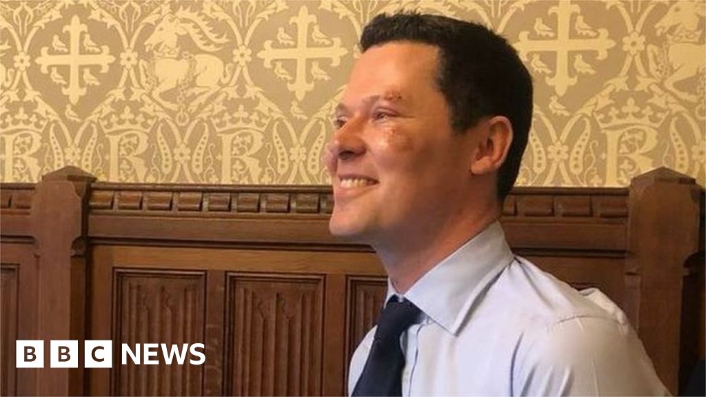 Alex Chalk fractures arm in Parliament bike crash - BBC News
