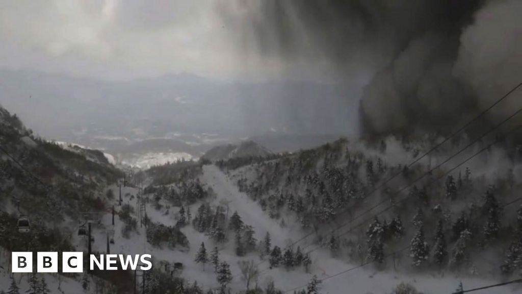 Avalanche kills one in Japan ski resort after volcanic eruption - BBC News
